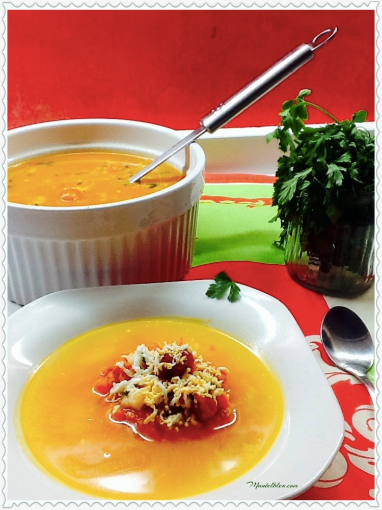 Sopa de caldo de gallina con verduras pochadas y huevo – Mantel Bleu